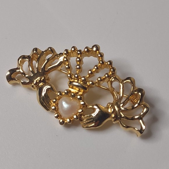 Avon | Jewelry | Vintage Avon Crown Hands And Faux Pearl Heart Brooch ...